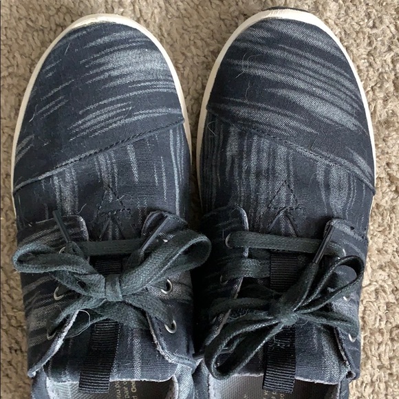 Toms | Shoes | Really Cute Toms Blackgray Patterned Tennis Shoes | Poshmark